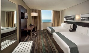 Superior Double Room with Two Double Beds | Vista para a praia ou o mar