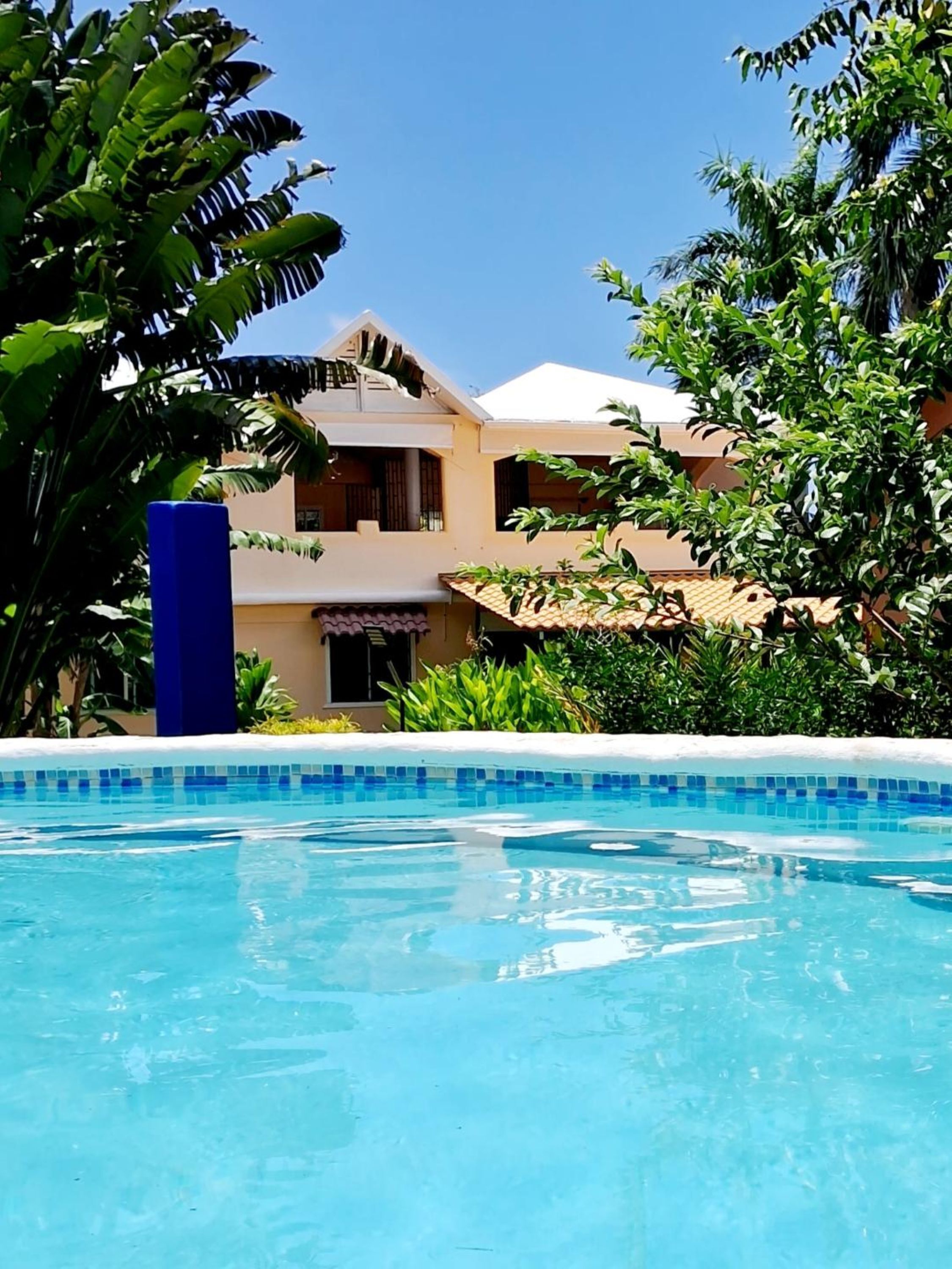 Piscina exterior, espreguiçadeiras 