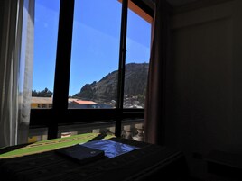 Quarto Quádruplo Comfort | Secretária adequada para computadores portáteis, Wi-fi grátis 