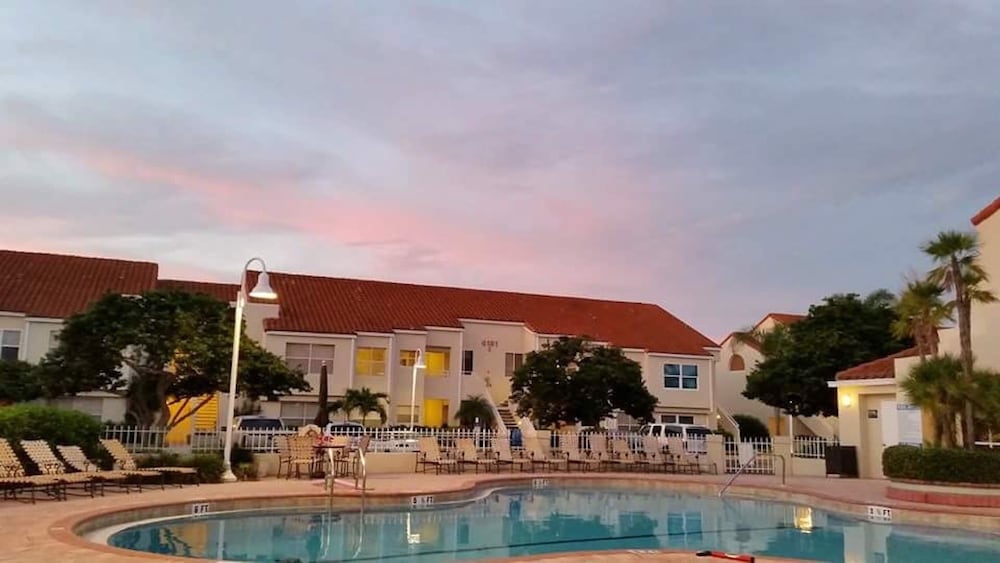 The Resort Lives In St. Petersburg - St. Petersburg, FL