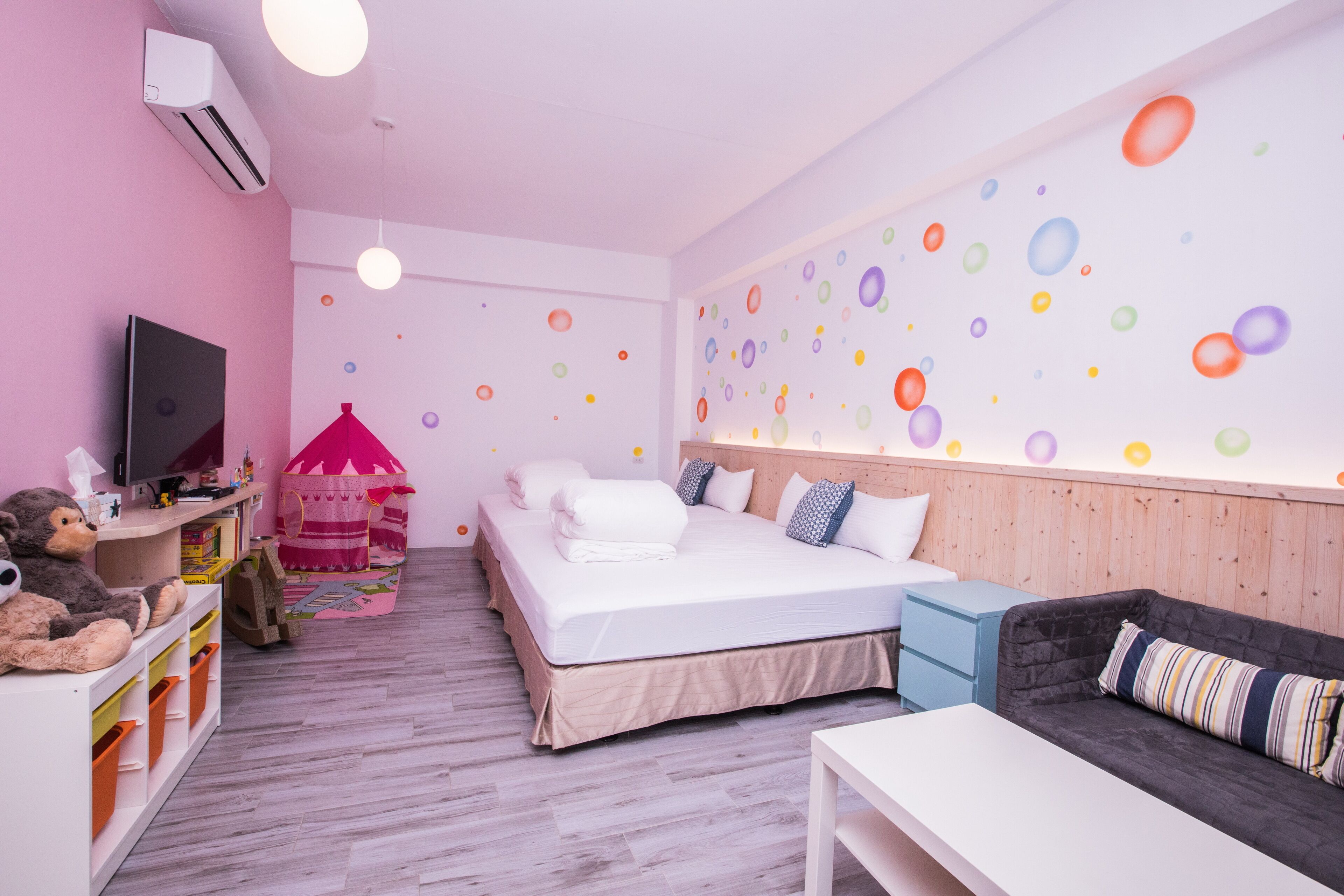 Quarto Quádruplo Superior | Secretária, cortinas/cortinados opacos, Wi-fi grátis 