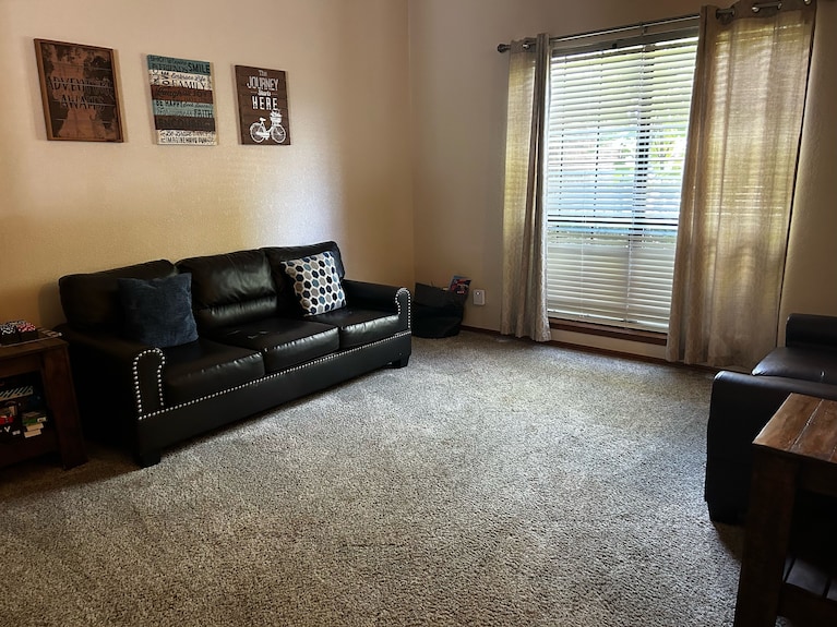 Space And Lots Of Comfort With 2,400 Sq Ft! - Edmond, OK