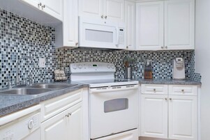 Condo superior, várias camas | Cozinha privada | Geladeira grande, micro-ondas, fogão, cooktop