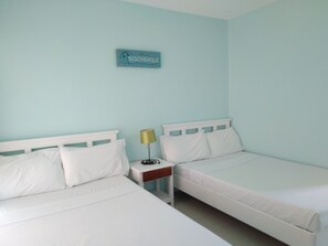 Quarto Quádruplo | Secretária, Wi-fi grátis, roupa de cama fornecida 