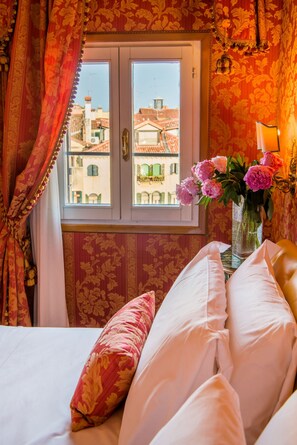 Suíte júnior | Roupas de cama premium, edredons de pluma, frigobar, cofres nos quartos