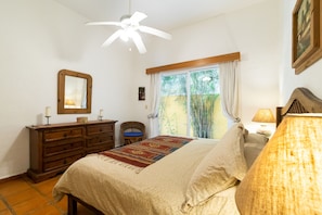 Condo standard, 2 quartos | 2 quartos, cofres nos quartos, individualmente decorados