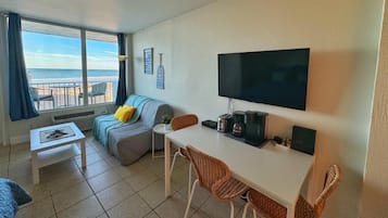 Estúdio panorâmico, cozinha, vista para o oceano | Frigobar, escrivaninha, Wi-Fi de cortesia, roupa de cama