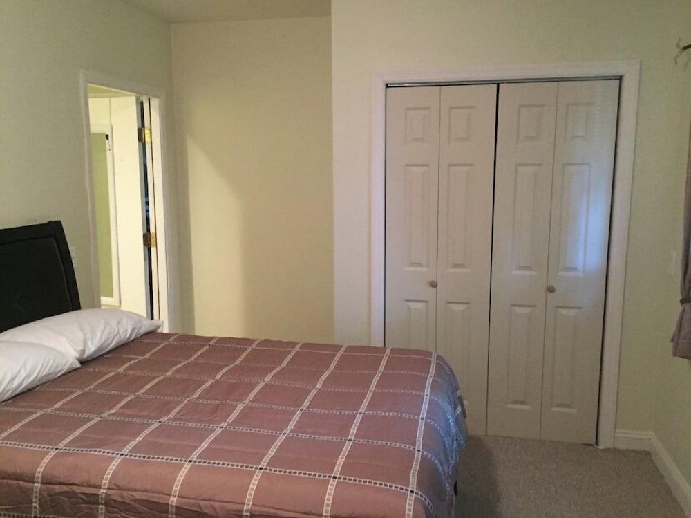 1 Br Located 5 Minutes Away From St Joseph & Hackensack Hospital. 15 Min To Nyc - New York