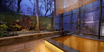 Produtos de toalete grátis, secador de cabelo, chinelos, bidê