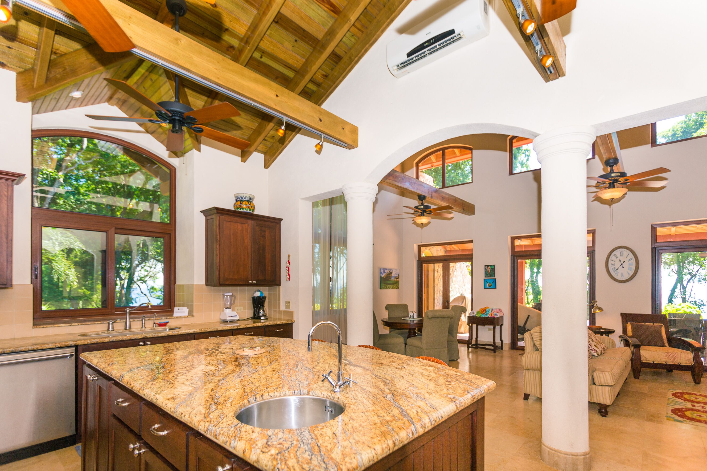 Casa, 3 quartos | Cozinha privada | Um frigorífico, um micro-ondas, um forno, uma máquina de lavar louça 