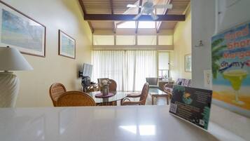 Apartamento em Condomínio Fechado, 2 quartos | Restaurantes