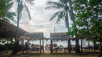 Pequenos-almoços servidos, cozinha local e internacional