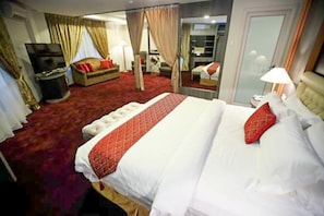 Quarto ( VIP ) | Secretária, quartos insonorizados, ferro/tábua de engomar, Wi-fi grátis