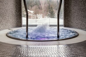 Sauna seca, banheira de hidromassagem, sauna a vapor