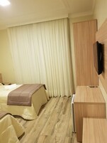 Quarto duplo luxo | Frigobar, cortinas blackout, Wi-Fi de cortesia, roupa de cama