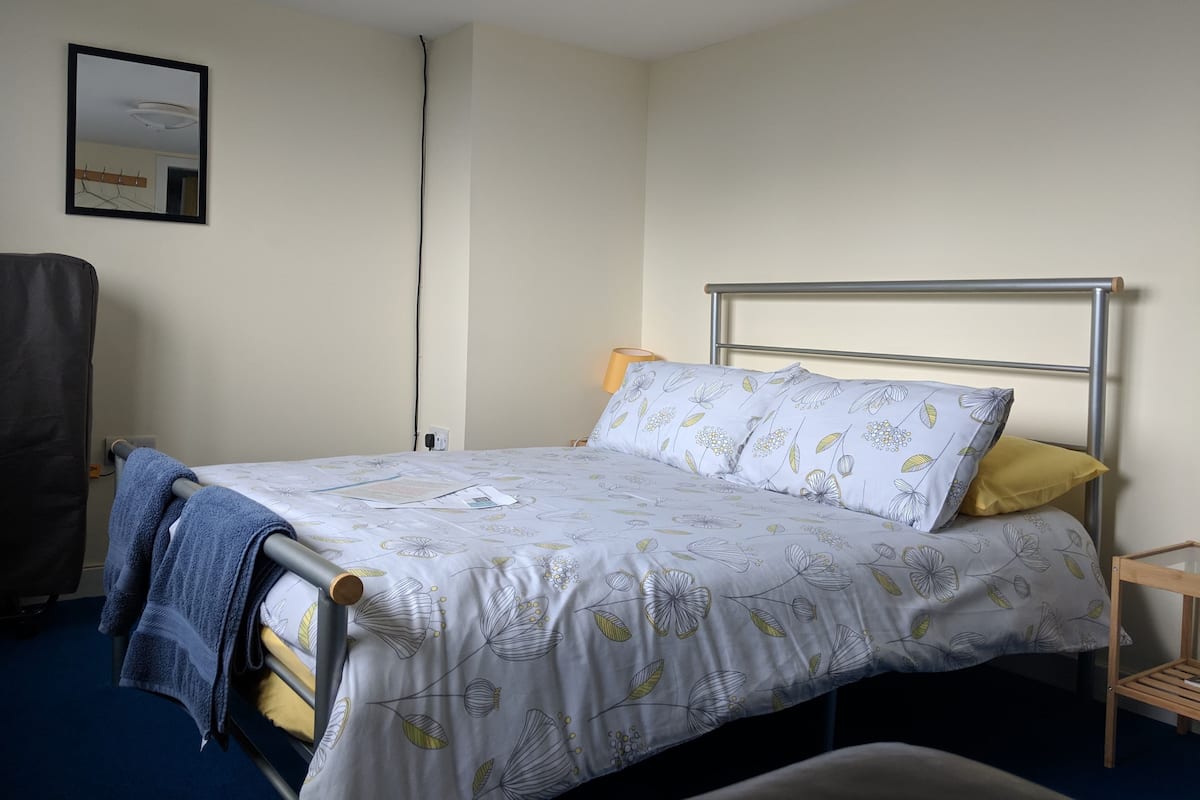 Quarto Duplo Standard, 1 cama de casal | Ferro/tábua de engomar, Wi-fi grátis 