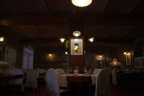 Pequenos-almoços, almoços e jantares servidos 