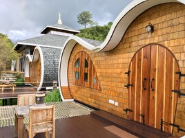 Quarto casal standard | Frigobar, escrivaninha, camas extras/dobráveis (sobretaxa)