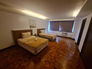 Quarto Duplo Deluxe, não fumadores, Vista para a cidade | Com decoração personalizada, com mobília individualizada, Wi-fi grátis 