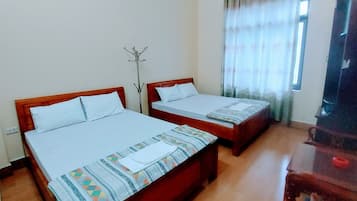 Quarto triplo | Cofres nos quartos, escrivaninha, Wi-Fi de cortesia