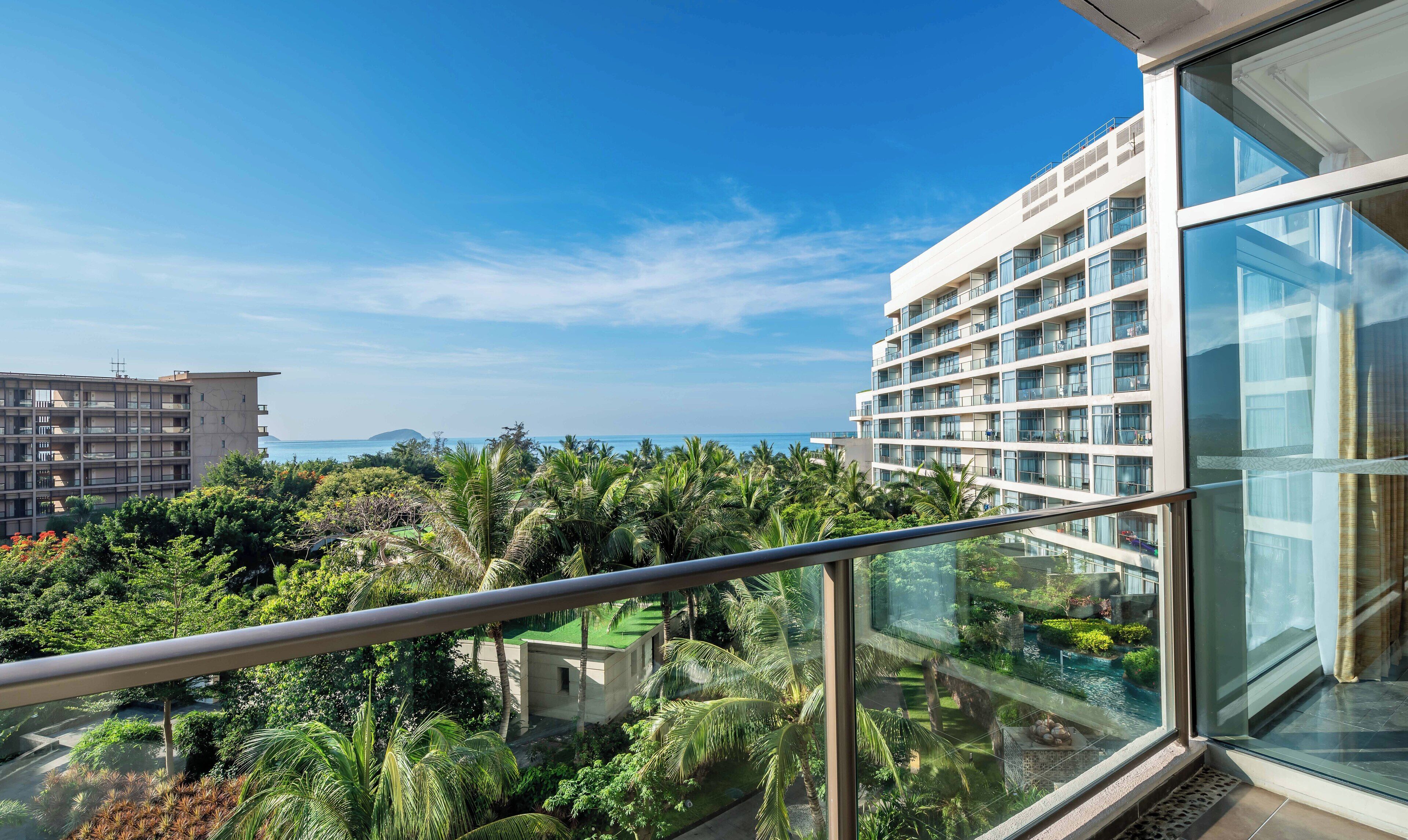 Quarto Superior, vista para o mar | Edredões de penas, minibar, cofre no quarto, secretária 