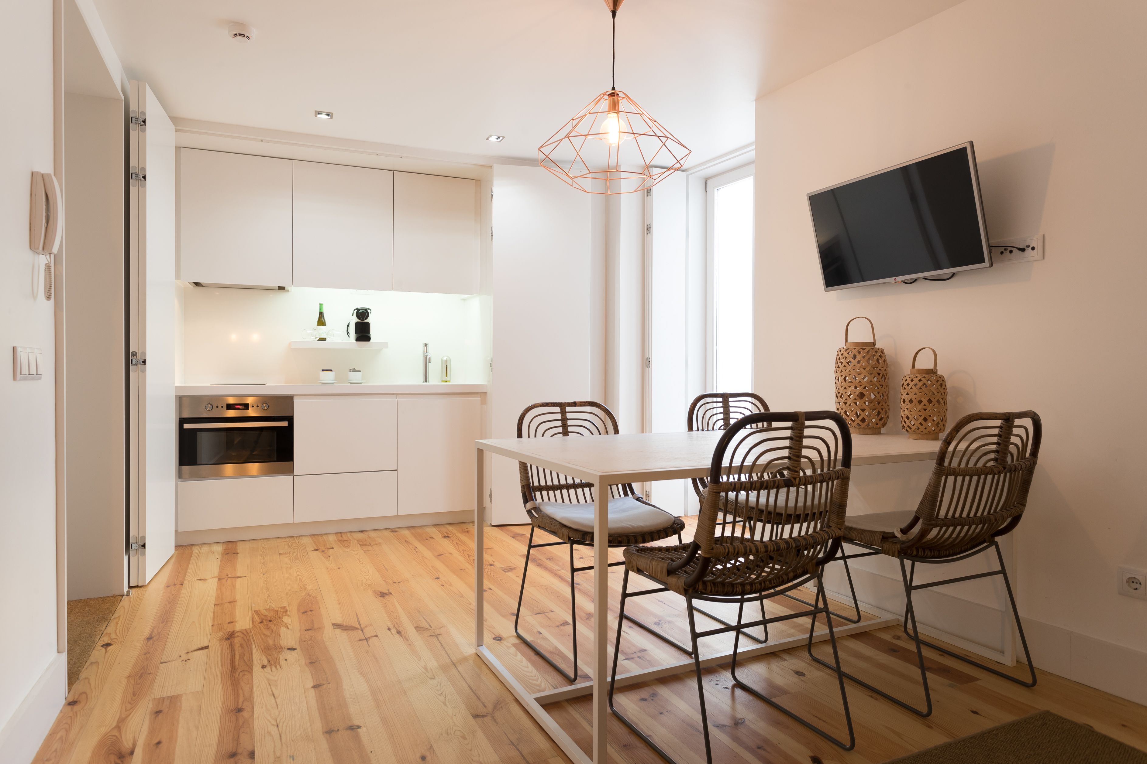 Apartamento superior, 1 quarto | Cozinha americana privada | Geladeira, micro-ondas, fogão, cooktop