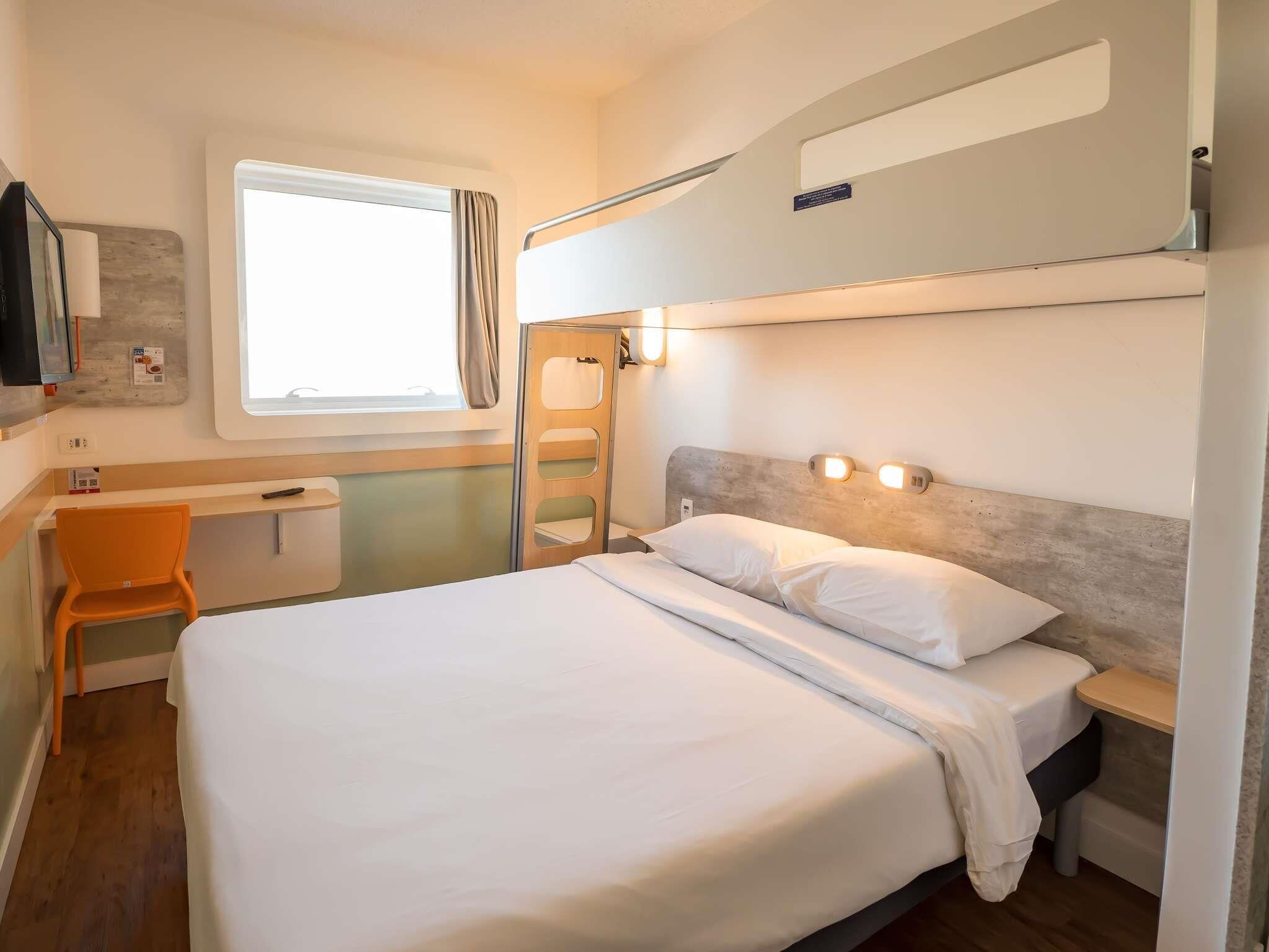Apartamento Superior, várias camas | Secretária, quartos insonorizados, Wi-fi grátis 