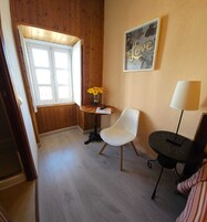 Quarto Duplo Standard, casa de banho privativa | Com decoração personalizada, Wi-fi grátis, roupa de cama fornecida 