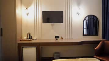 Quarto Twin Deluxe | Minibar, cofre no quarto, secretária, quartos insonorizados
