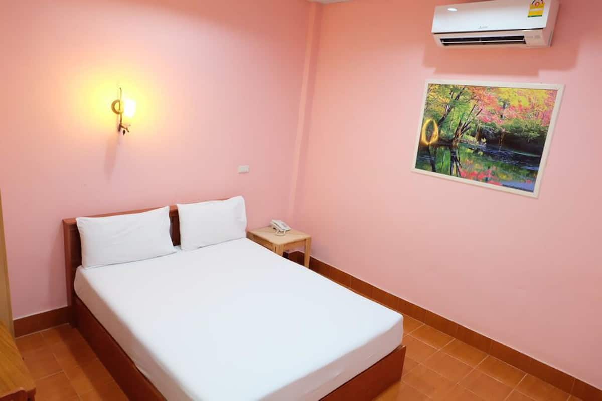 Quarto Duplo Standard | Secretária, cortinas/cortinados opacos, Wi-fi grátis