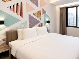 Quarto casal luxo, 1 cama King, vista para a cidade | Escrivaninha, cortinas blackout, quartos à prova de som