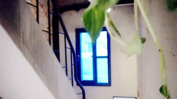 Suíte conforto, 1 cama de casal (2F) | Escadaria