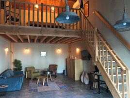 Suíte (Op Zolder) | Frigobar, escrivaninha, cortinas blackout, ferros/tábuas de passar roupa