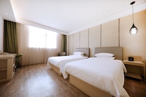 Quarto duplo | Cortinas blackout, Wi-Fi de cortesia, roupa de cama