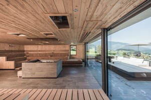 Sala(s) para tratamentos a casais, sauna, banheira de hidromassagem 