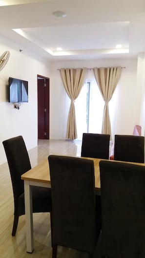 Suite Familiar, 2 quartos, cozinha | Restaurantes