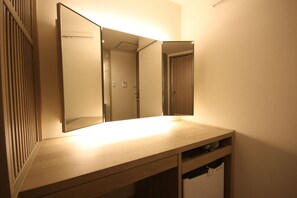 Quarto duplo superior, 2 camas de solteiro, para não fumantes | Escrivaninha, cortinas blackout, quartos à prova de som
