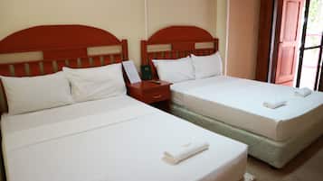 Quarto luxo | Escrivaninha, camas extras/dobráveis (sobretaxa), Wi-Fi de cortesia