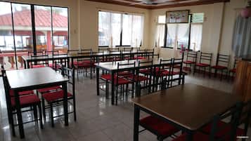 Café da manhã, almoço e jantar; culinária local, vistas para o mar