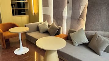 Televisor de ecrã plano de 45 polegadas com canais por cabo, televisor