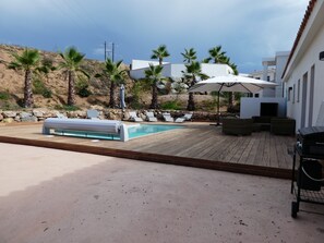 Apartamento de Luxo, 3 quartos, piscina privativa, vista parcial para o oceano | Terraço/pátio interior