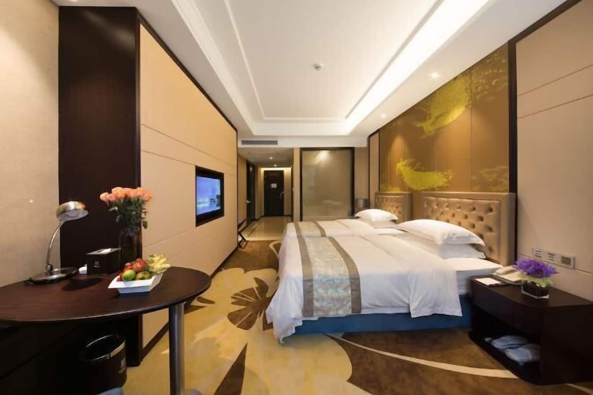 Roupas de cama premium, frigobar, cofres nos quartos, escrivaninha