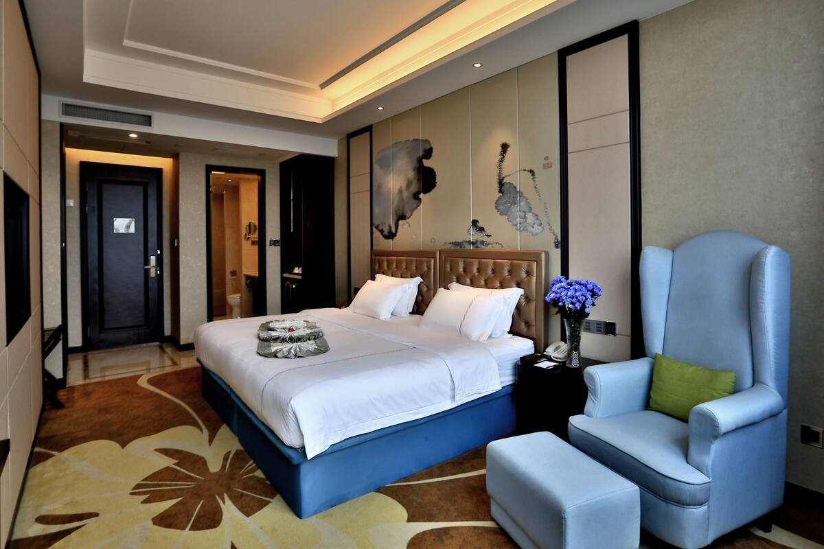 Quarto casal luxo | Roupas de cama premium, frigobar, cofres nos quartos, escrivaninha