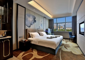 Quarto casal luxo | Roupas de cama premium, frigobar, cofres nos quartos, escrivaninha