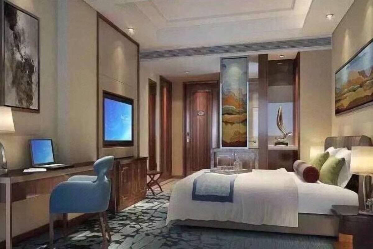 Roupas de cama premium, frigobar, cofres nos quartos, escrivaninha