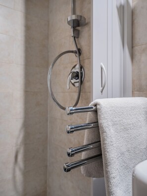 Apartamento, 2 camas de casal, no rés do chão | Duche na casa de banho