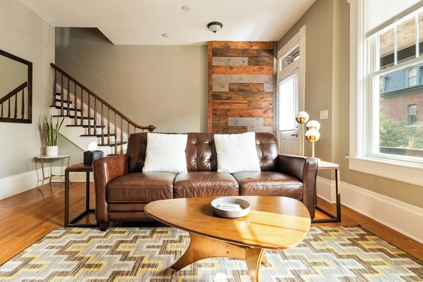 Historic Downtown Townhouse - Dubuque, IA