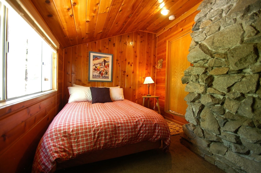 Cute 2b/1b Cabin In The West Village On Madrone Lane - Shaver Lake, CA