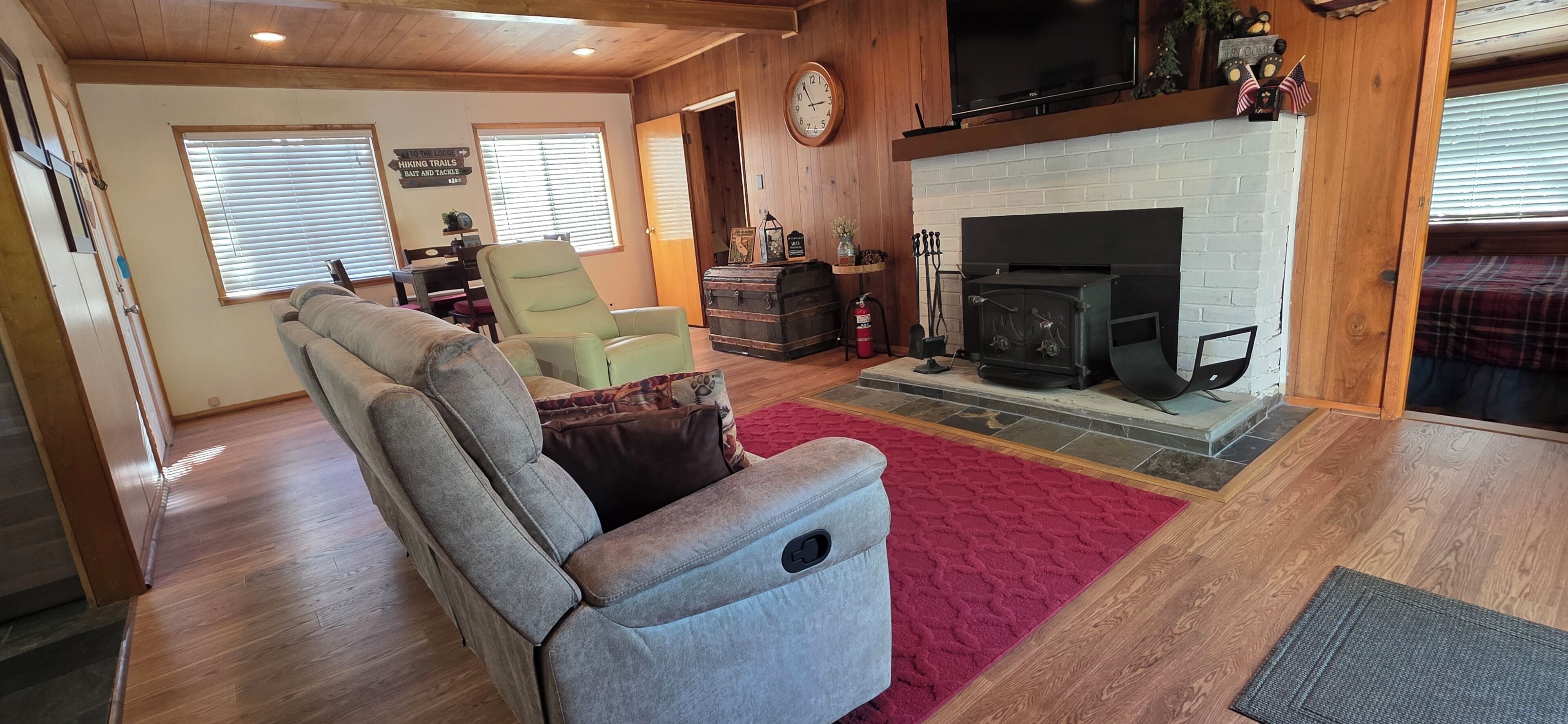 Cute 2b/1b Cabin In The West Village On Madrone Lane - Huntington Lake, CA