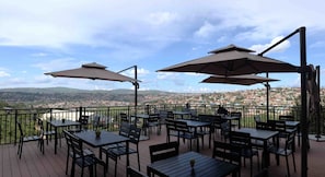 Pequenos-almoços servidos, cozinha local e internacional